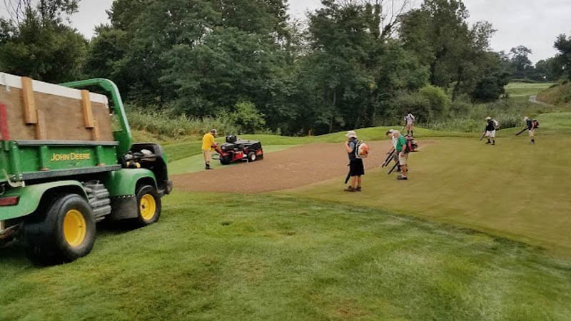 Opinions vary on solid tine vs. core aerification - News - TurfNet