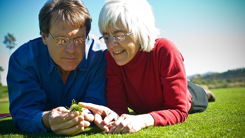 GCSAA recognizes 'Larry and Wendy' for outstanding achievements in ...
