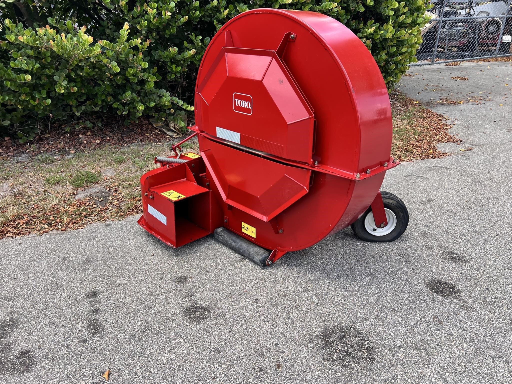 Toro 600 3 pt blower - Sweeper-Vacuum - TurfNet