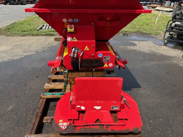 Toro Propass 200 Utility - Topdresser - TurfNet